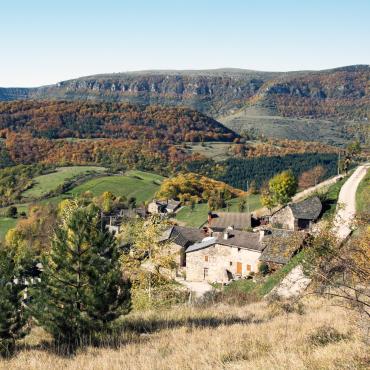 Traversée du massif central à pied - Du volcan du Cantal au plateau de ...