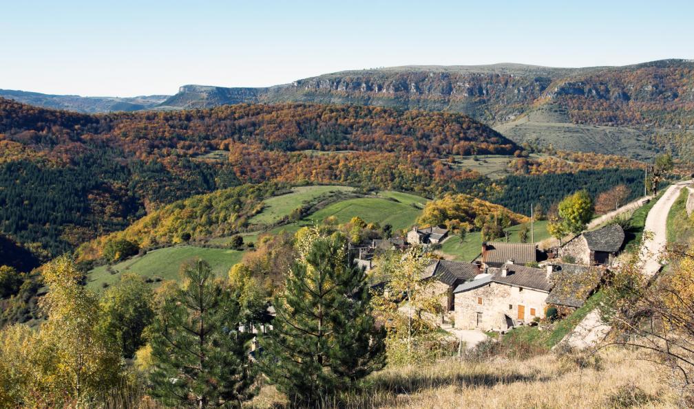 Traversée du massif central à pied - Du volcan du Cantal au plateau de ...