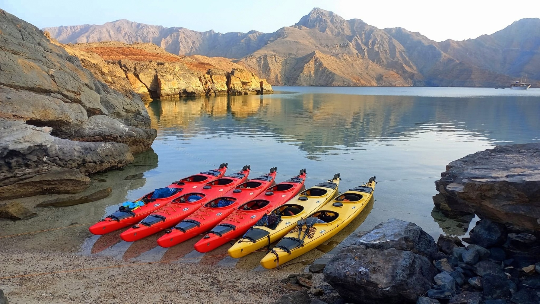 Kayak oman - Trek et kayak au Musandam - Rando-kayak - Oman - Allibert ...