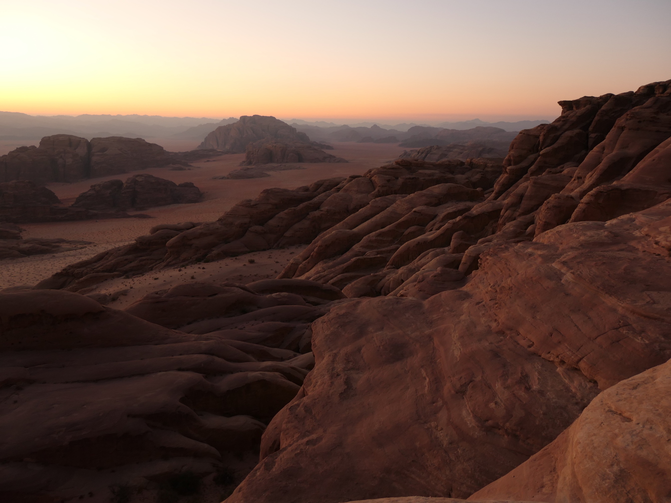 Tour jordanie - Du wadi Rum à Pétra par la vallée arc-en-ciel ...